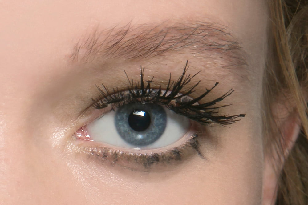 10 Everyday Mistakes That Are Ruining Your Eyelashes