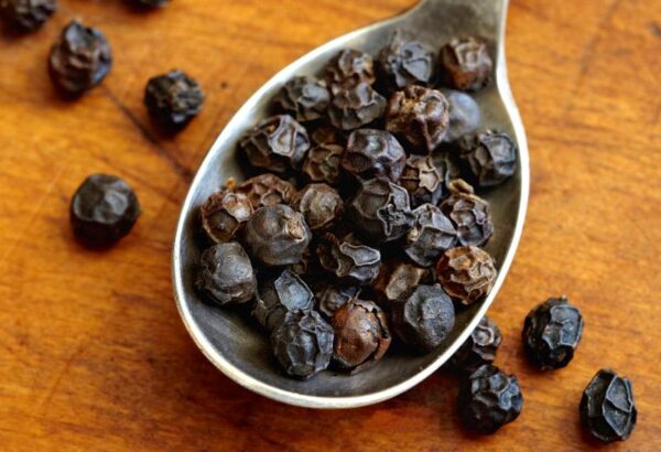 17 Amazing Benefits Of Black Pepper For Skin, Hair, And Health