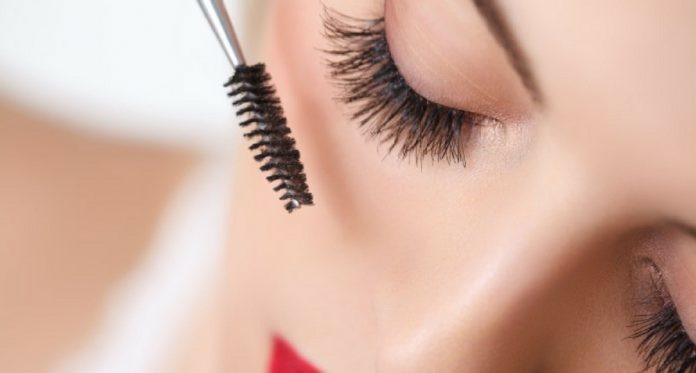 These 6 Mascaras Give You a Dramatic “Fake Lash” Effect No Matter What