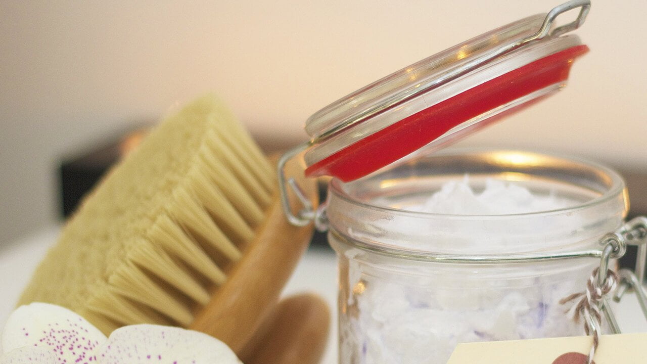 DIY Coconut Foot Scrub This DIY coconut food scrub uses all natural
